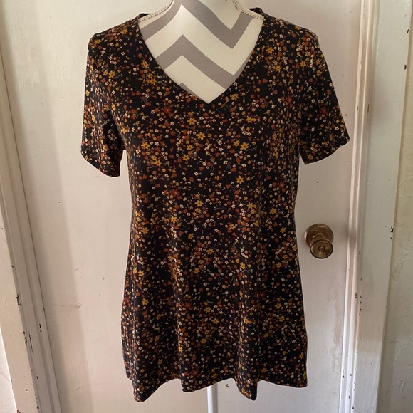 LuLaRoe | Tops | Medium Lularoe Christy Tblack Background With Tiny ...